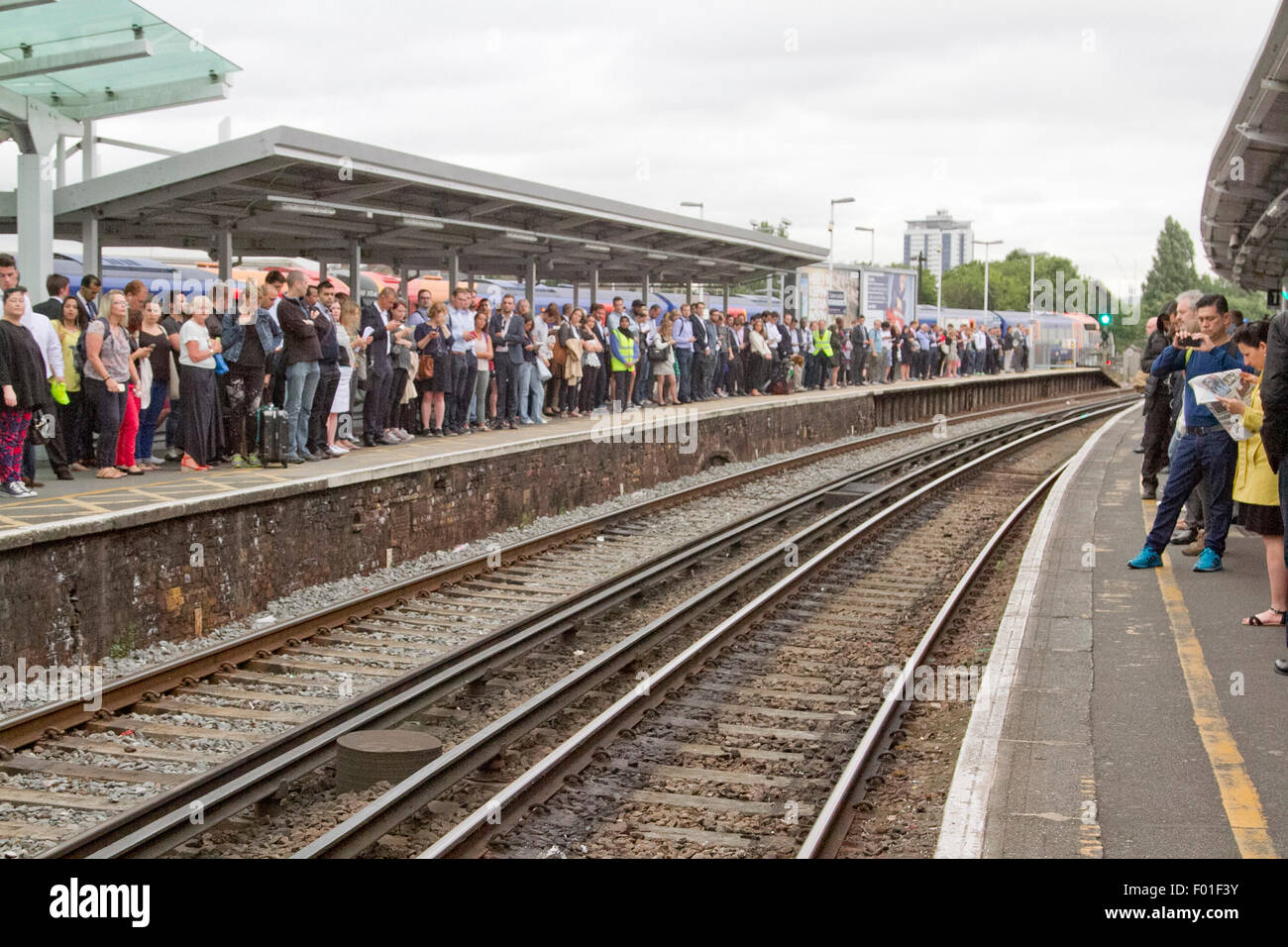 Clapham junction station commuters hi-res stock photography and images ...