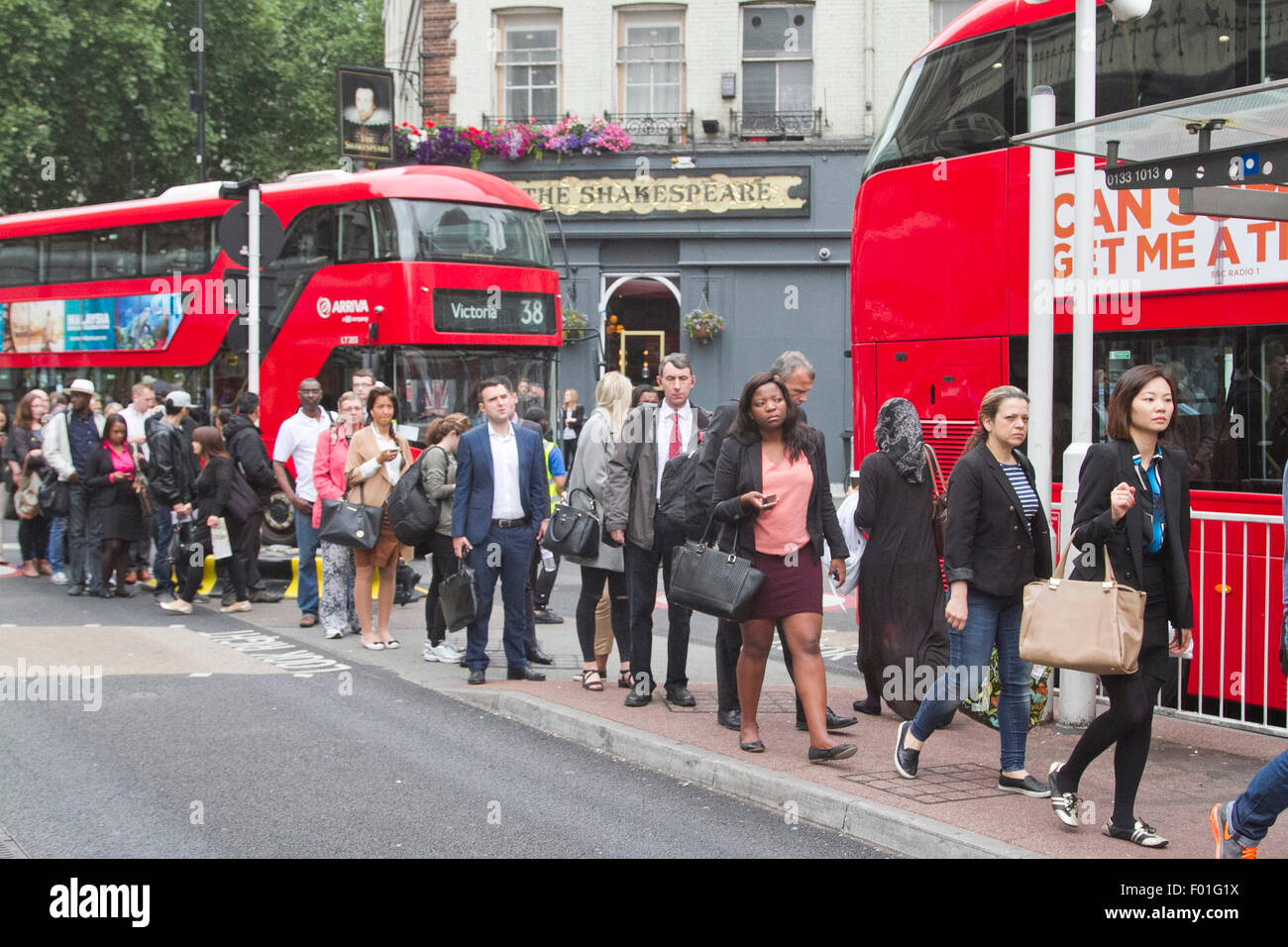 London, UK. 6th August, 2015. Long queues form at Victoria station bus ...