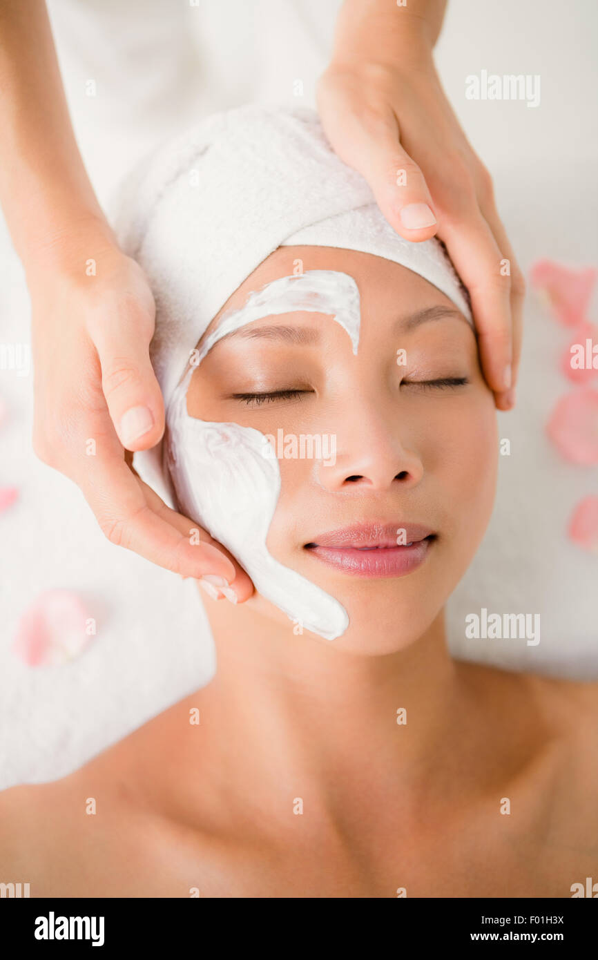 Hands massaging womans face at beauty spa Stock Photo - Alamy