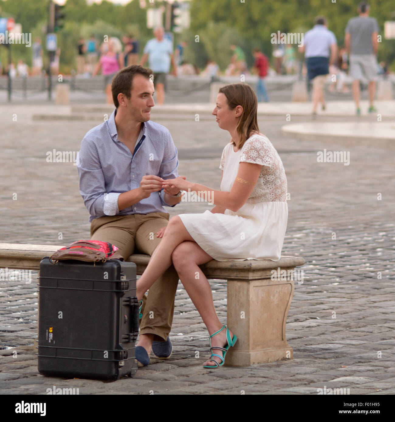 Man proposing to woman hi-res stock photography and images - Alamy