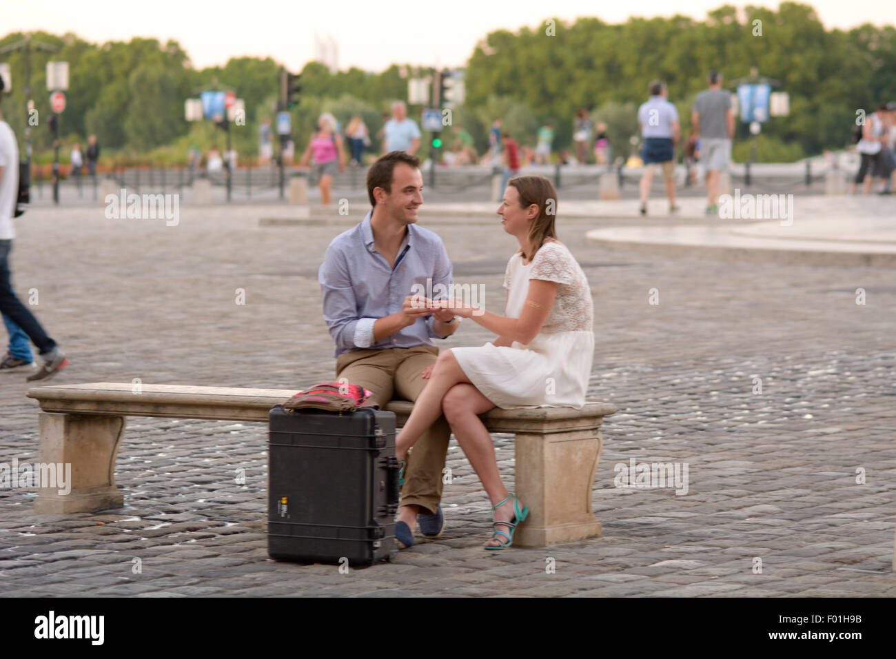 Man proposing to woman hi-res stock photography and images - Alamy