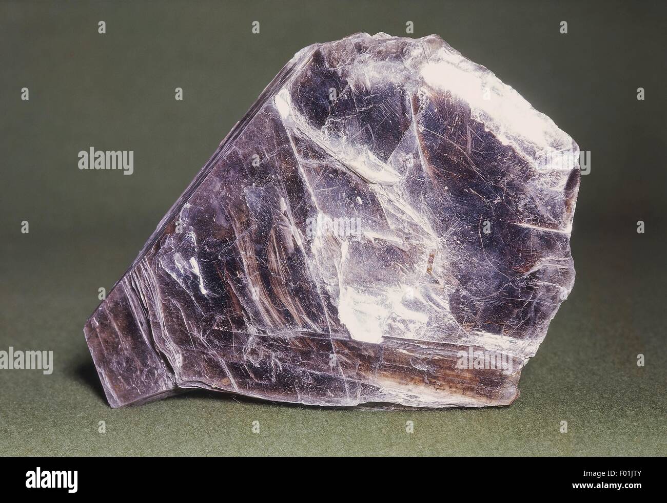 Minerals: Muscovite (Potassium Aluminum Silicate Hydroxide Fluoride ...