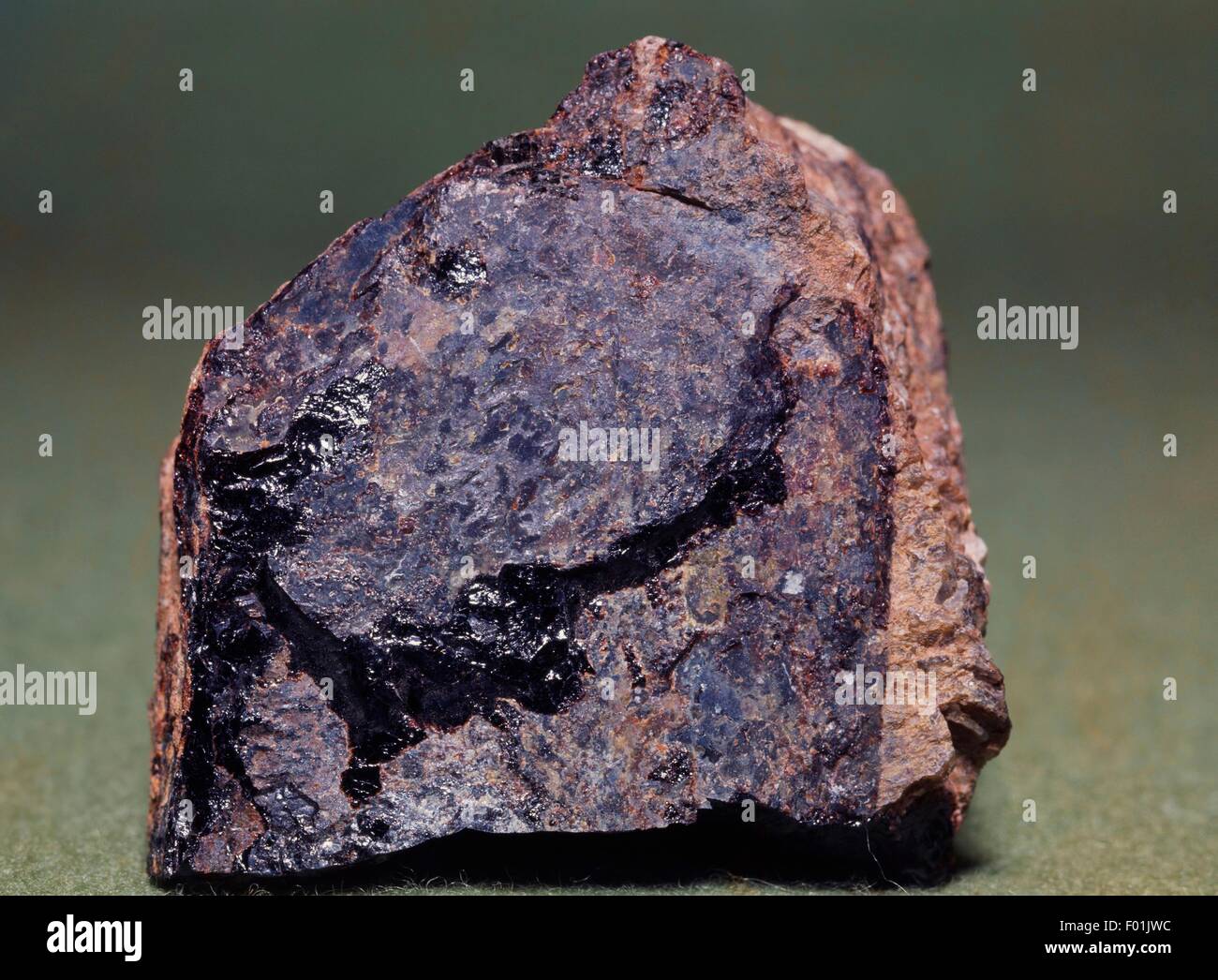 Geology allanite silicate geology hi-res stock photography and images ...