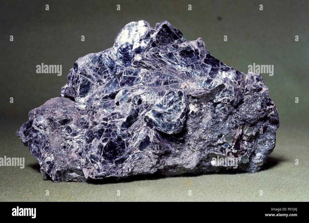 Chlorite hi-res stock photography and images - Alamy
