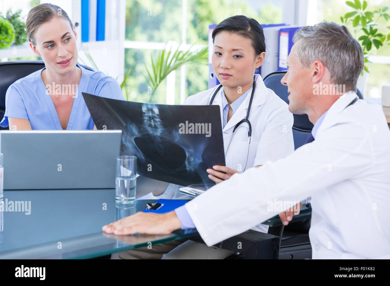 Medical team looking at x-ray during a meeting Stock Photo - Alamy