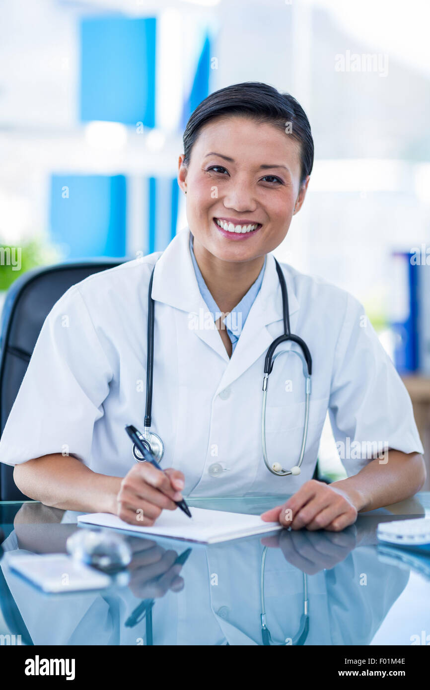 Healthcare profession desk writing hi-res stock photography and images ...