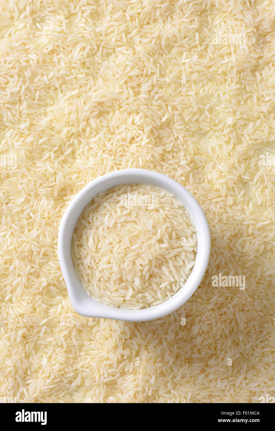 Bowl of uncooked Thai Jasmine rice Stock Photo - Alamy