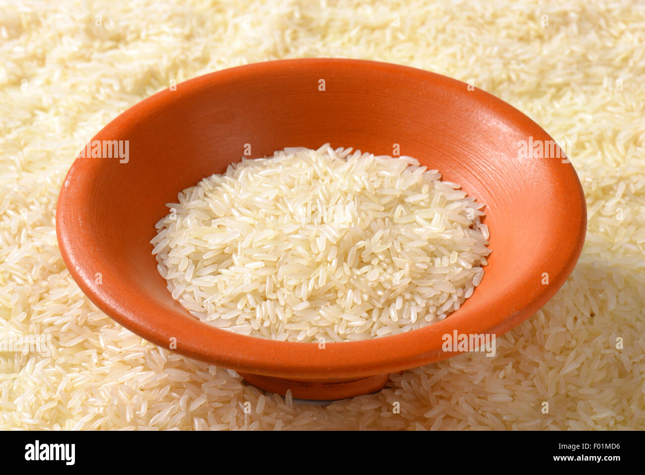 Bowl of uncooked Thai Jasmine rice Stock Photo - Alamy