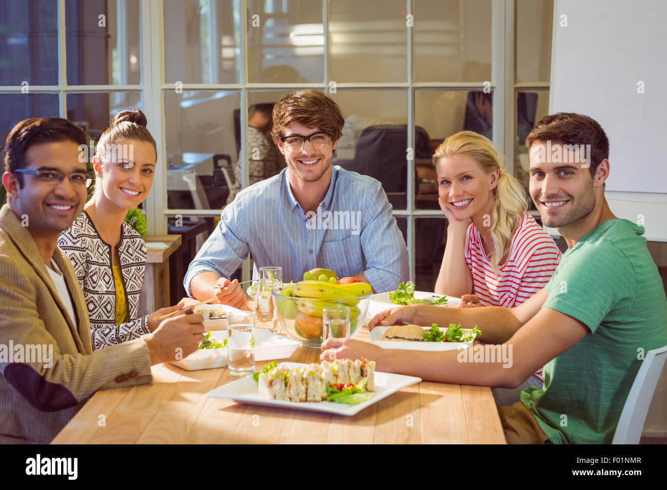 Business people having lunch Stock Photo - Alamy