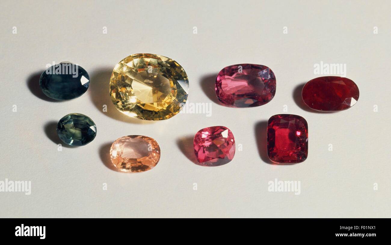 Composition of Sapphires e Rubies, oxides, varieties of Corundum Stock ...