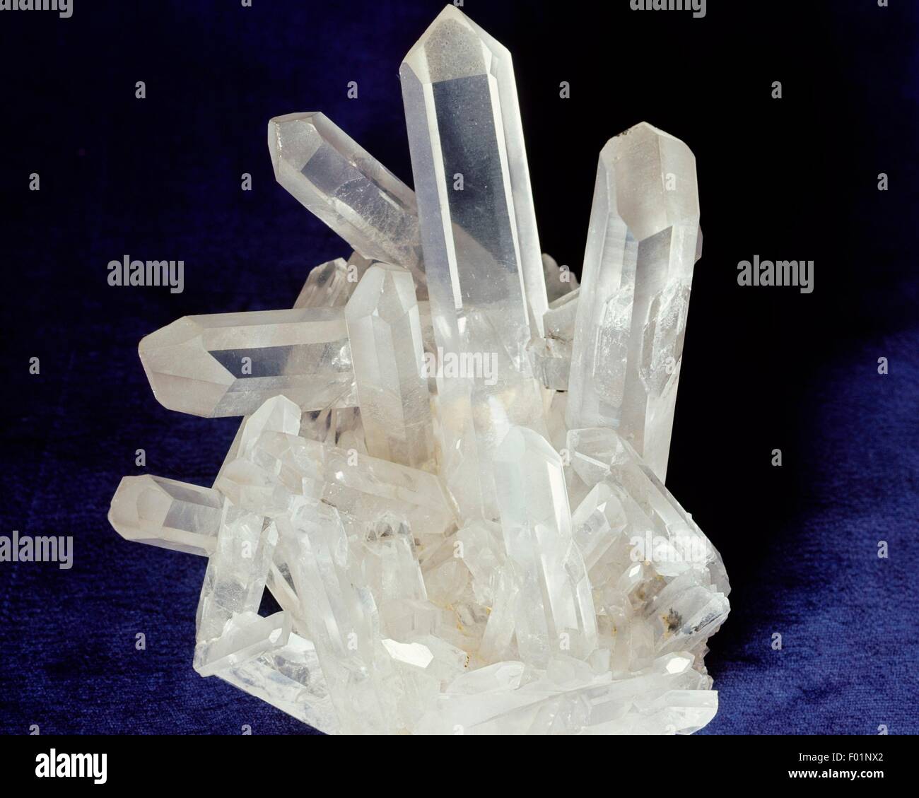 Silica oxide hi-res stock photography and images - Alamy