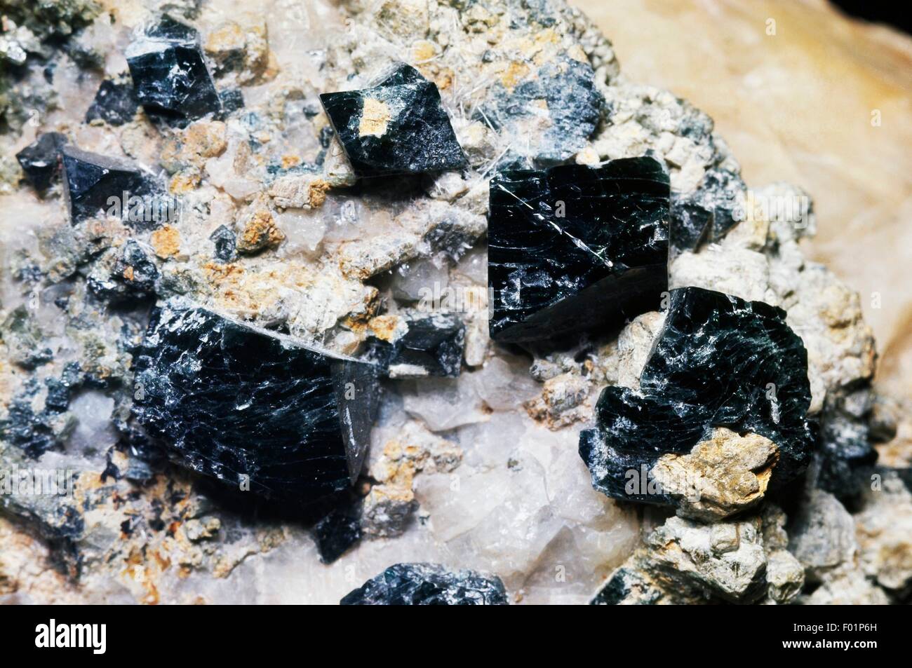 Geology blue spinel oxide rock hi-res stock photography and images - Alamy