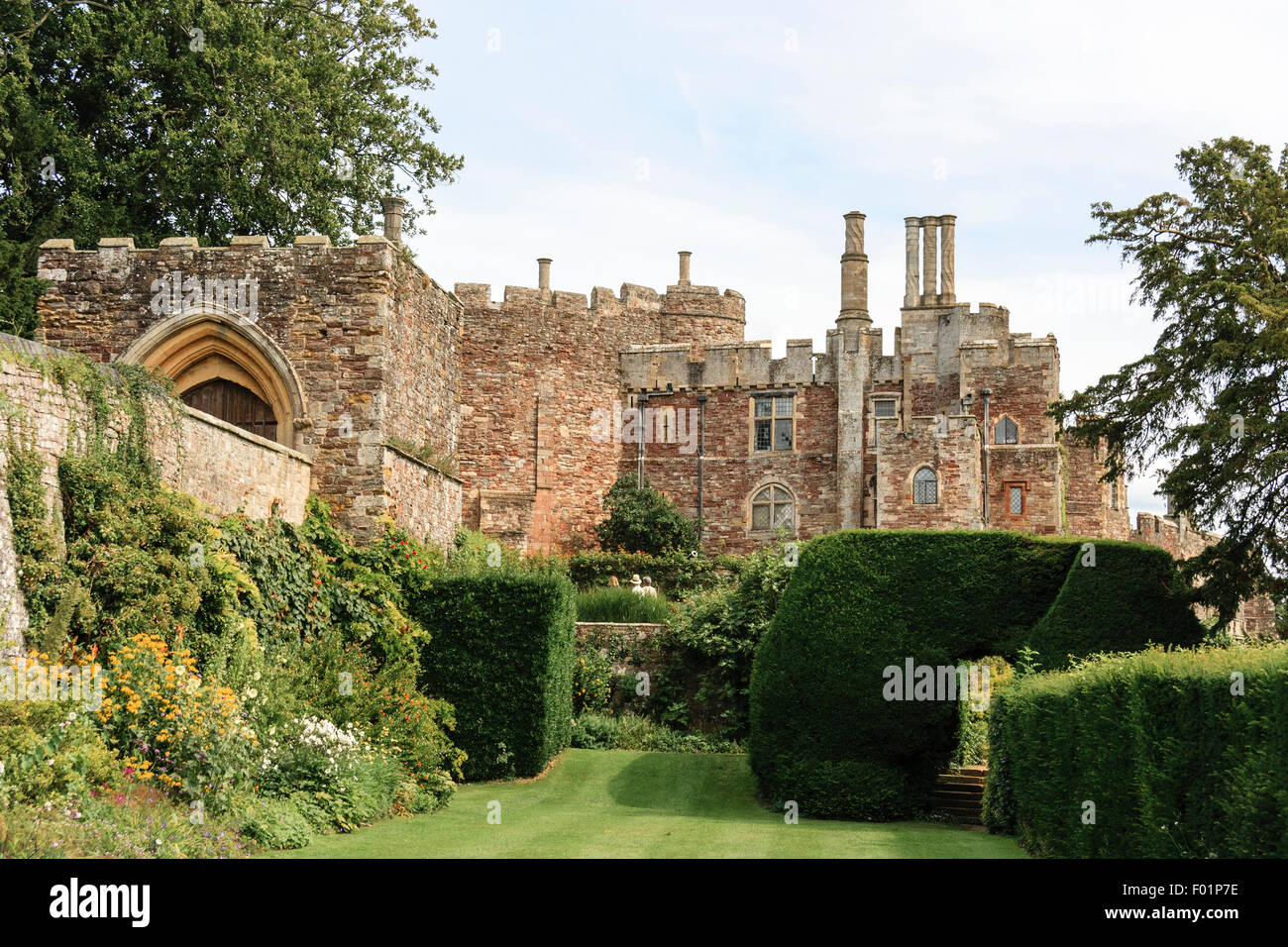 Berkeley castle hi-res stock photography and images - Alamy