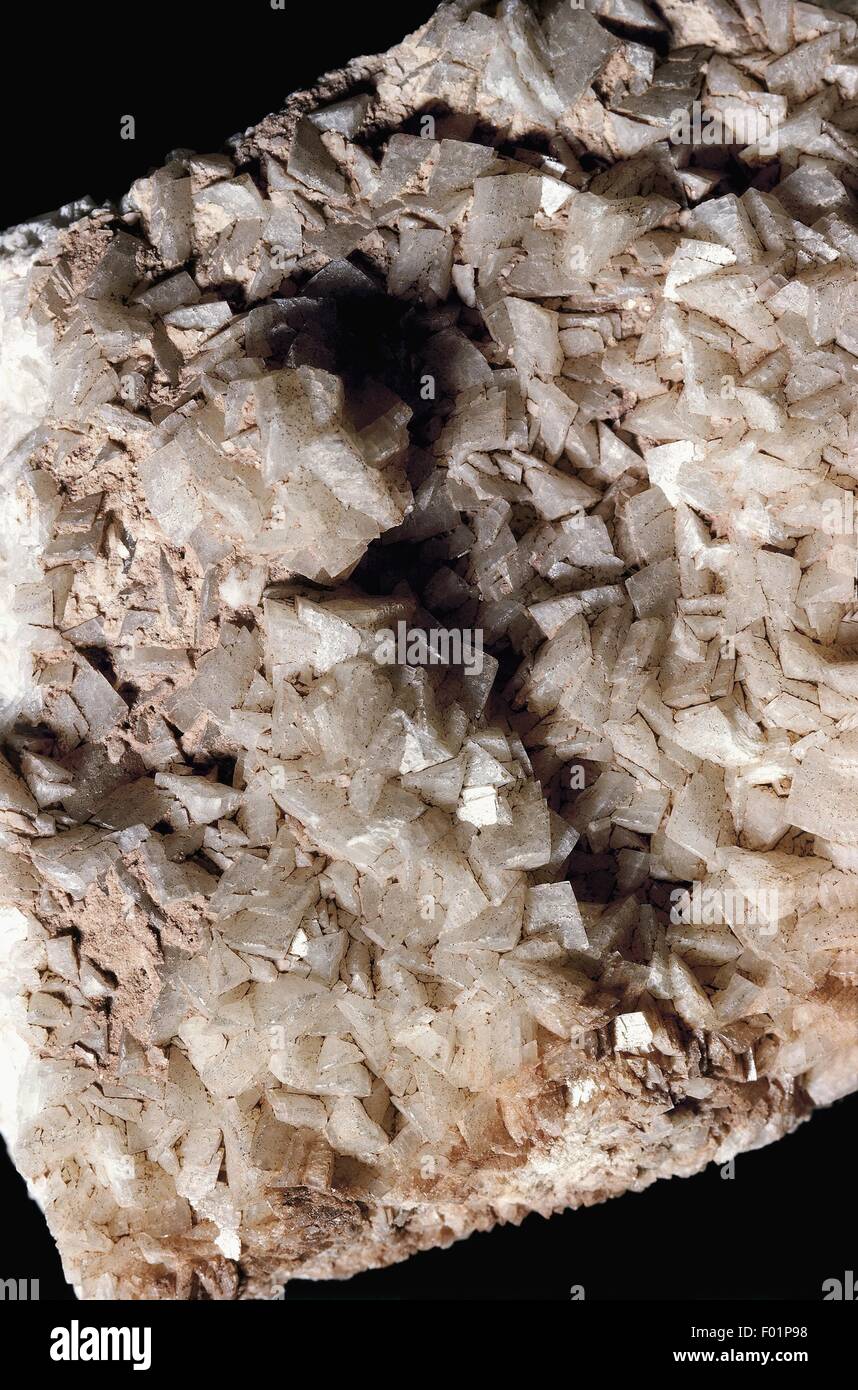 Minerals: Dolomite (Calcium Magnesium Carbonate Stock Photo - Alamy