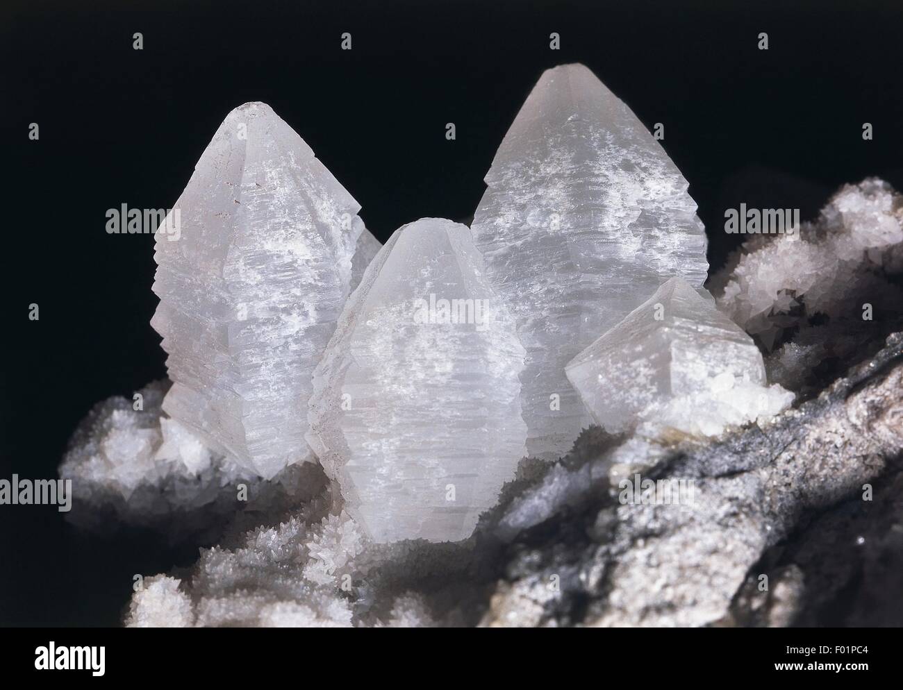 Minerals: Witherite (Barium Carbonate Stock Photo - Alamy