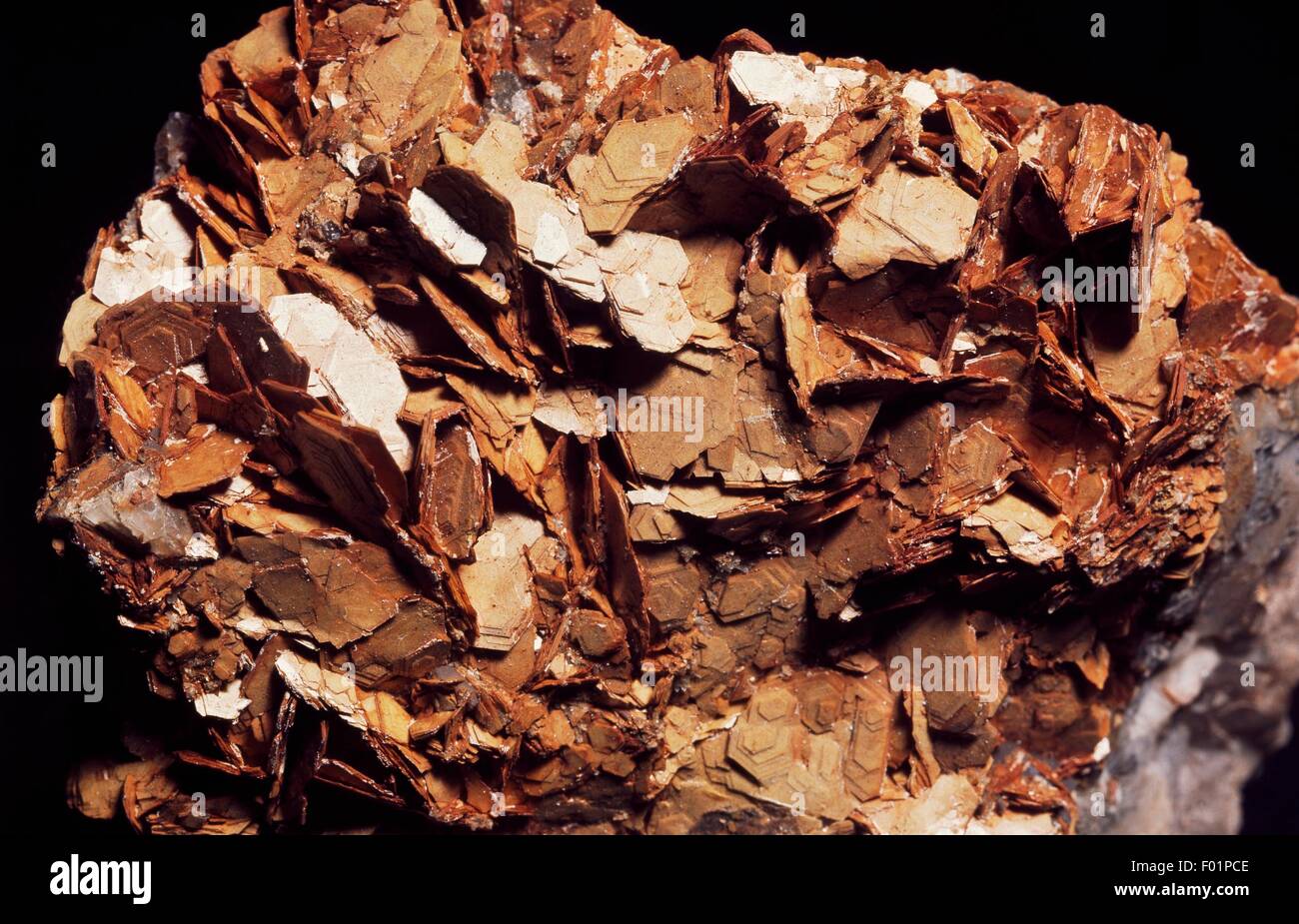 Calcite stone hi-res stock photography and images - Alamy