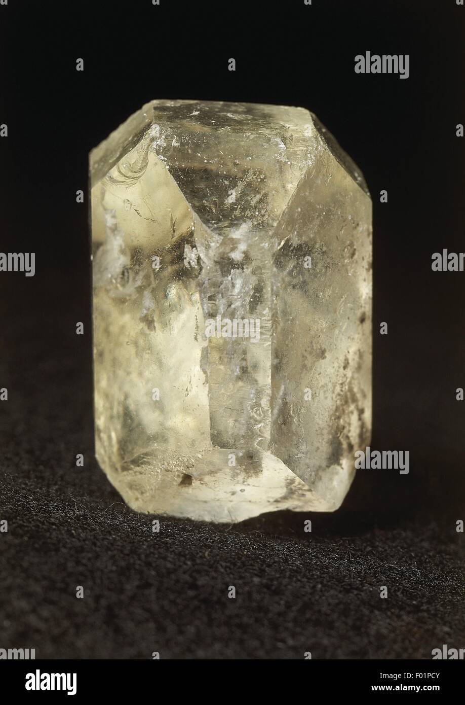 Minerals: Kernite (Hydrated Sodium Borate Stock Photo - Alamy