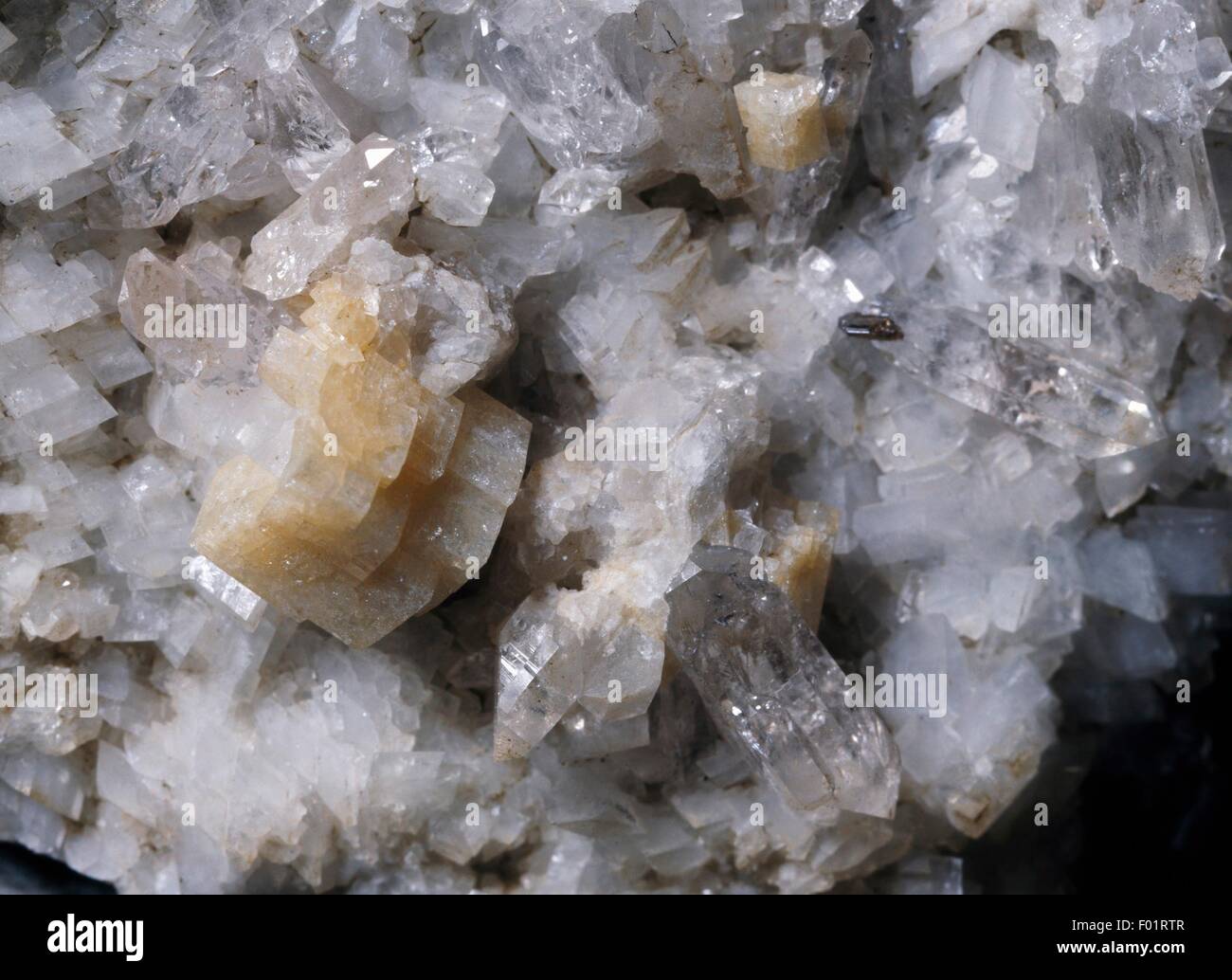 Quartz adularia hi-res stock photography and images - Alamy