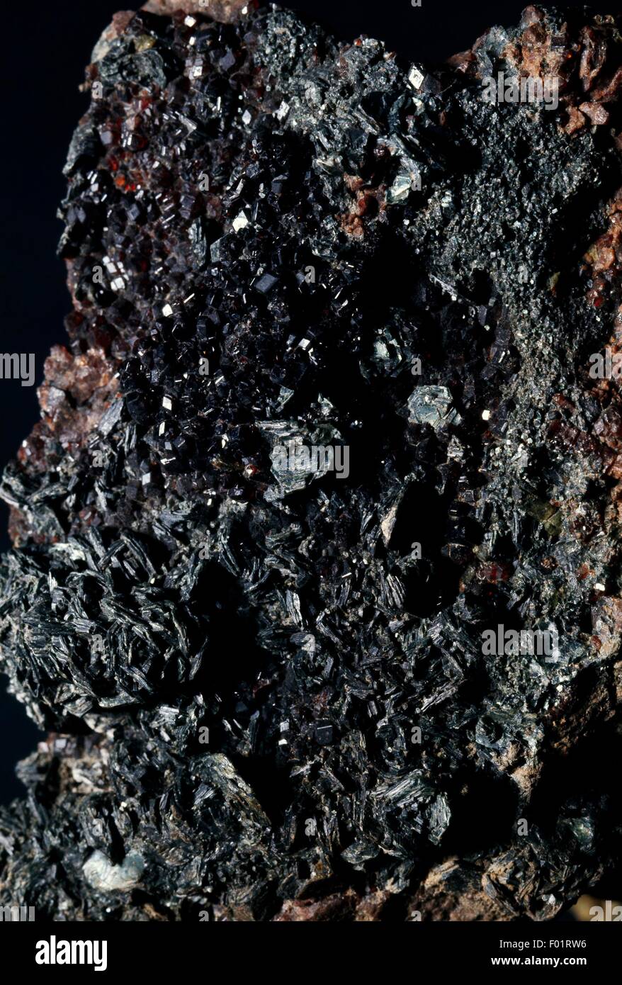 Geology garnet chlorite silicate rock hi-res stock photography and ...