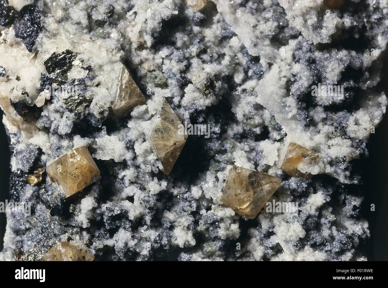 Tungstate mineral hi-res stock photography and images - Alamy