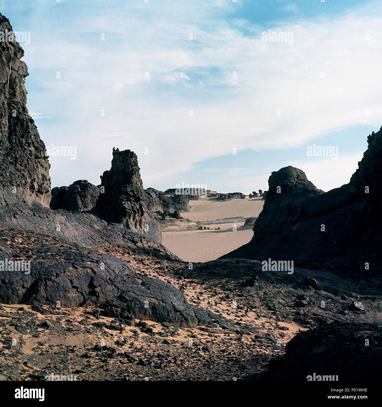 Rock formations south of Tamanrasset, Sahara Desert, Algeria Stock ...