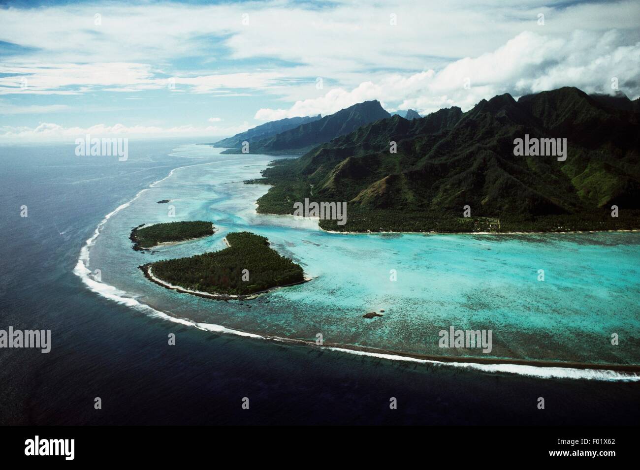 Coral reef and lagoon, Moorea, Society Islands, French Polynesia ...