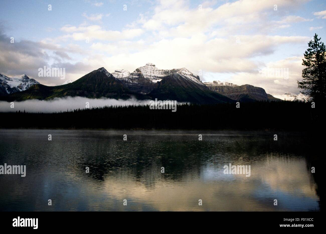 Hector Lake, Banff National Park (UNESCO World Heritage List, 1990 ...