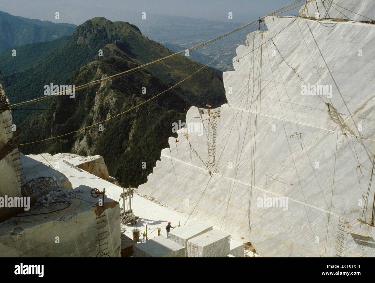 Henraux marble quarry monte altissimo hi-res stock photography and ...