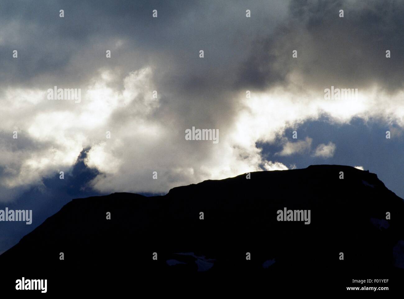 Hekla volcano erupting hi-res stock photography and images - Alamy