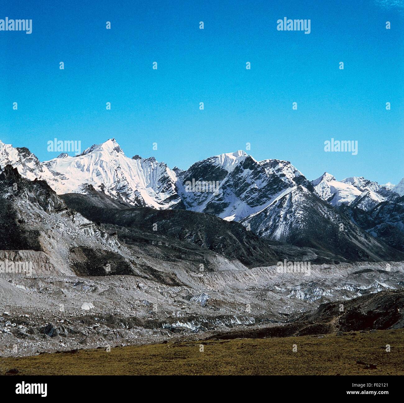 Khumbu Glacier, southern slope of Mount Everest, Nepal Stock Photo - Alamy
