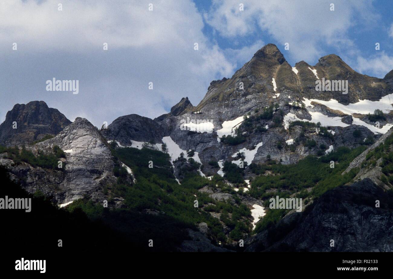 View of the Apuan Alps, Apuan Alps Regional Park, Tuscany, Italy Stock ...