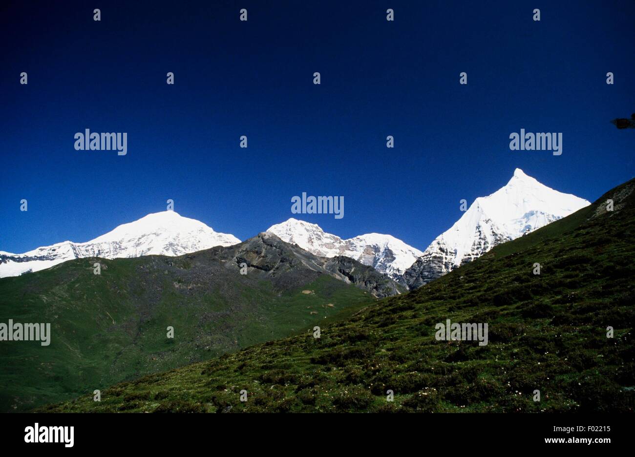 Chomolhari mountain hi-res stock photography and images - Alamy