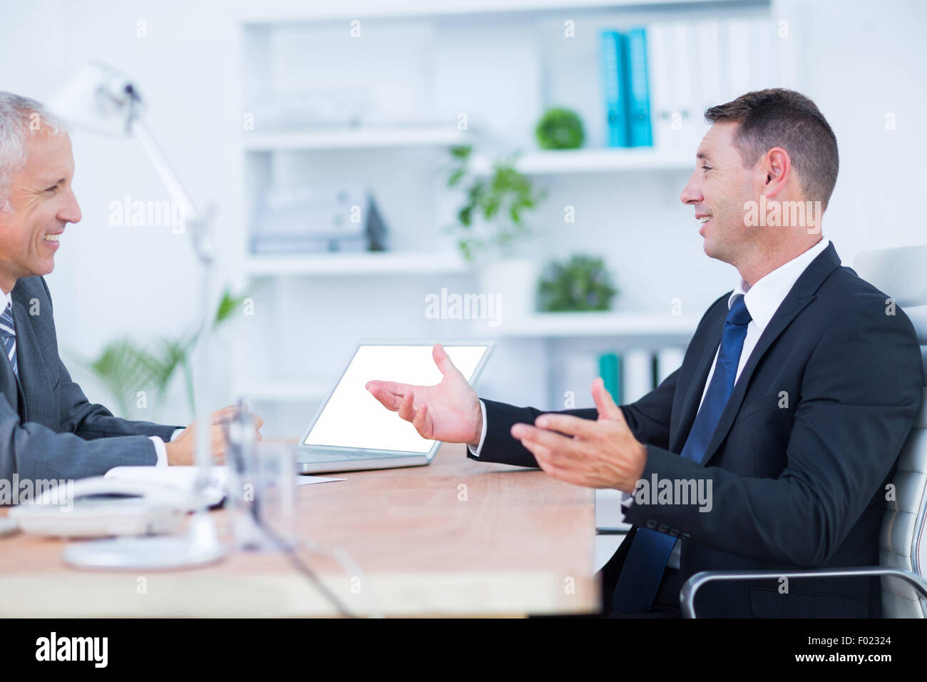 Businessmen sitting hi-res stock photography and images - Alamy
