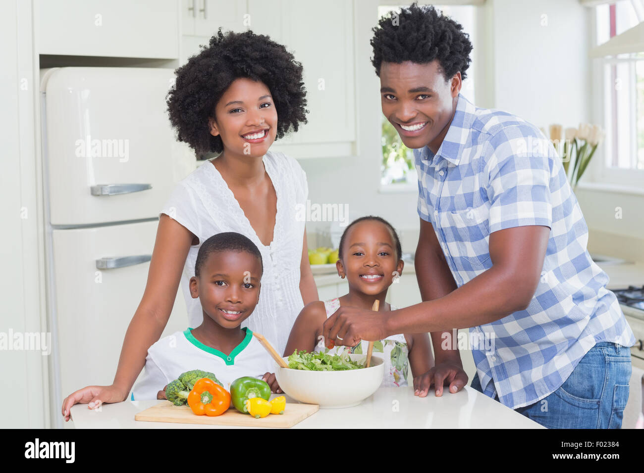 Family eating vegetables hi-res stock photography and images - Alamy
