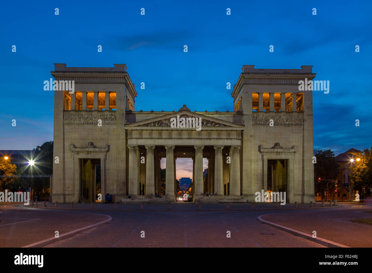 Propylaea Königsplatz at dusk, Munich, Bavaria, Germany Stock Photo - Alamy