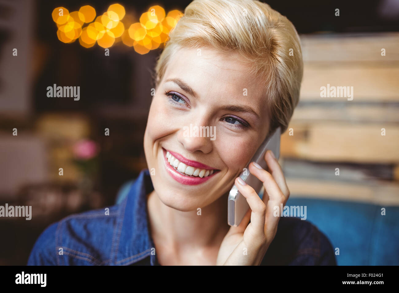 Smiling pretty blonde on the phone Stock Photo - Alamy