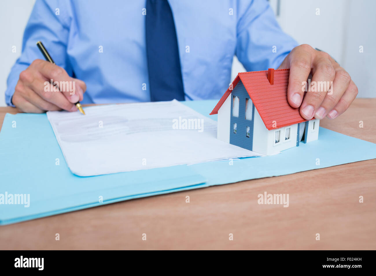 Reading before signing hi-res stock photography and images - Alamy