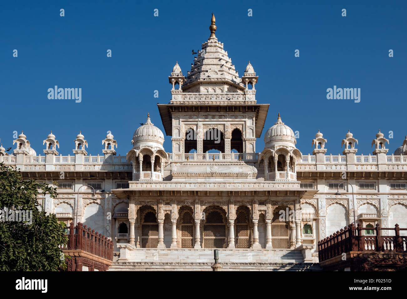 Jaswant Thada Mausoleum, white marble memorial to Maharaja Jaswant ...
