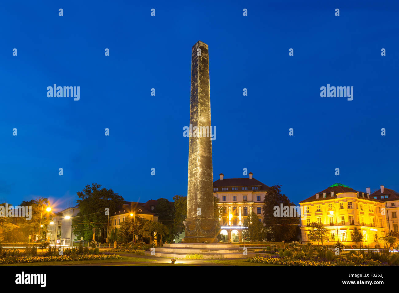 Karolinenplatz with obelisk at dusk, Munich, Bavaria, Germany Stock ...