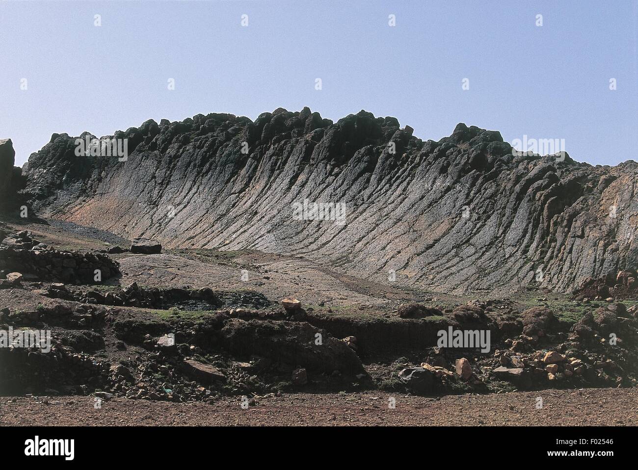 Geology geography yemen volcanic crest 3 hi-res stock photography and ...