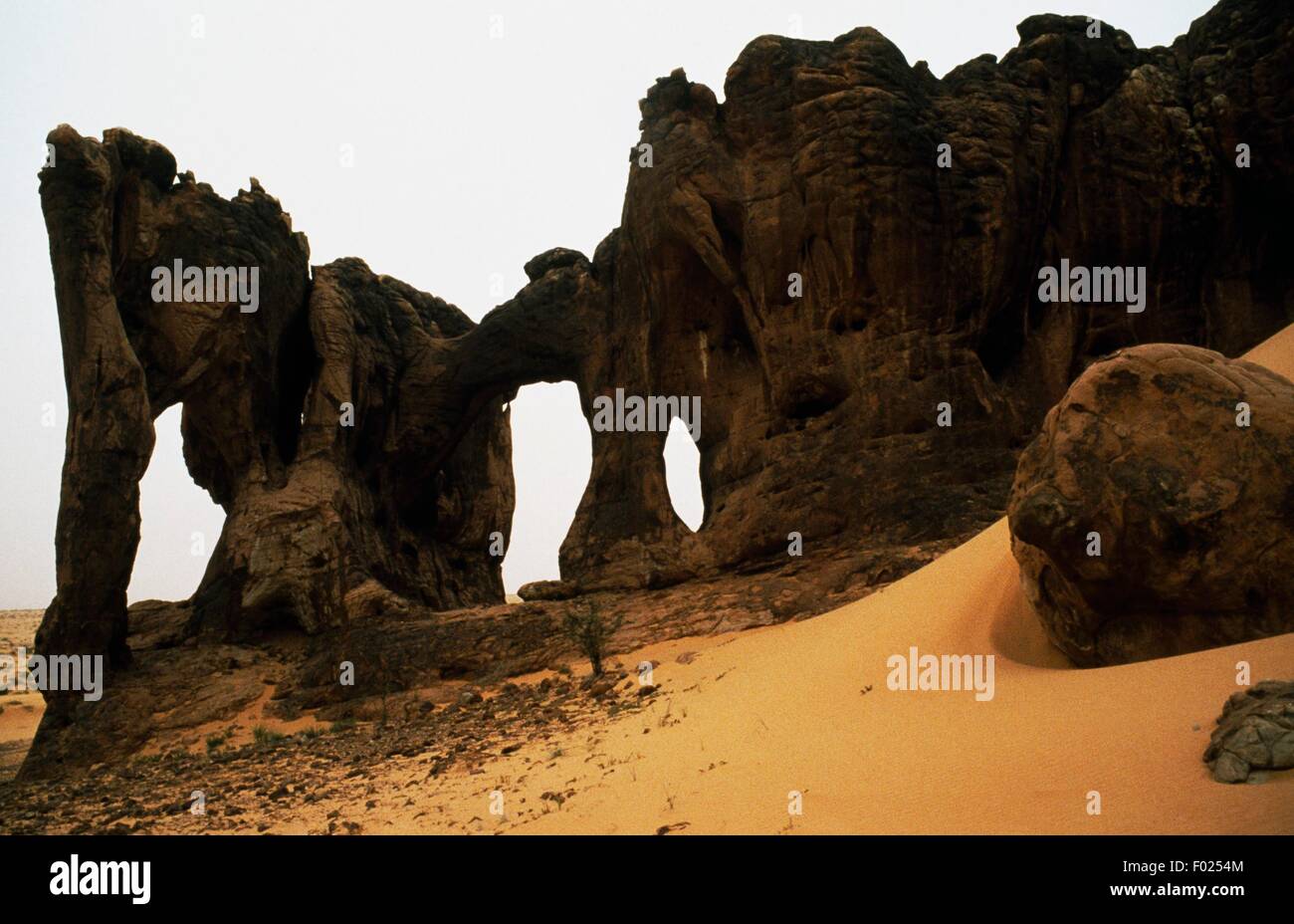 Tichitt cliff, wind erosion, Sahara Desert, Mauritania Stock Photo - Alamy