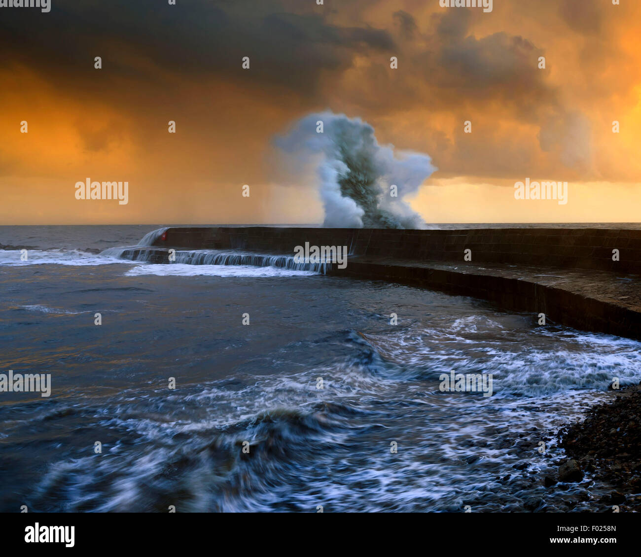 Wave wall of water hi-res stock photography and images - Alamy