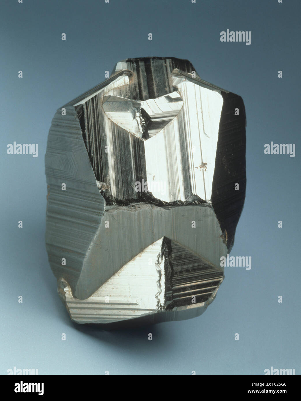 Pyrite hi-res stock photography and images - Alamy