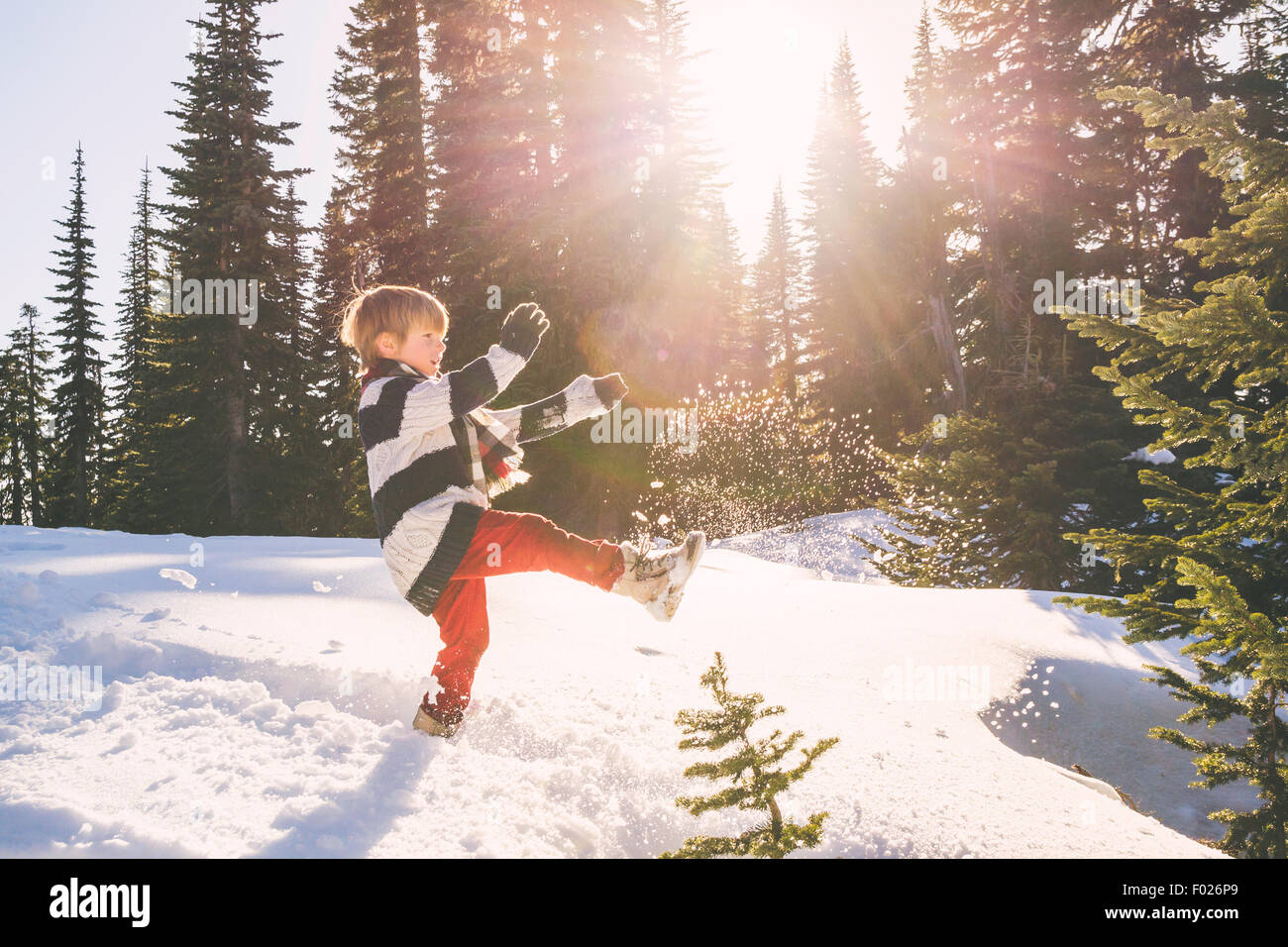 Children playing in snow hi-res stock photography and images - Alamy