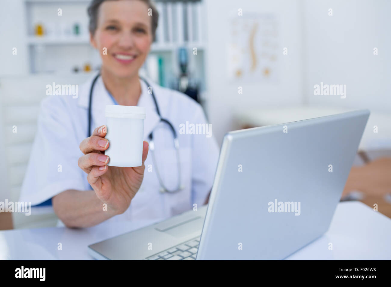 Female doctor holding box hi-res stock photography and images - Alamy