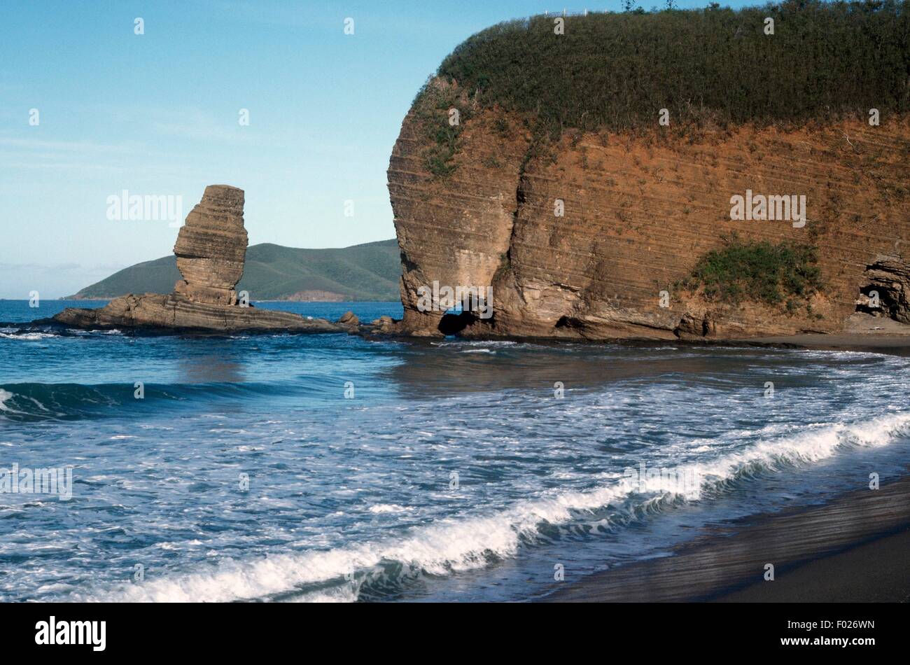 La Roche Percee, stack and Bourail cliffs, Grande-Terre, New Caledonia ...