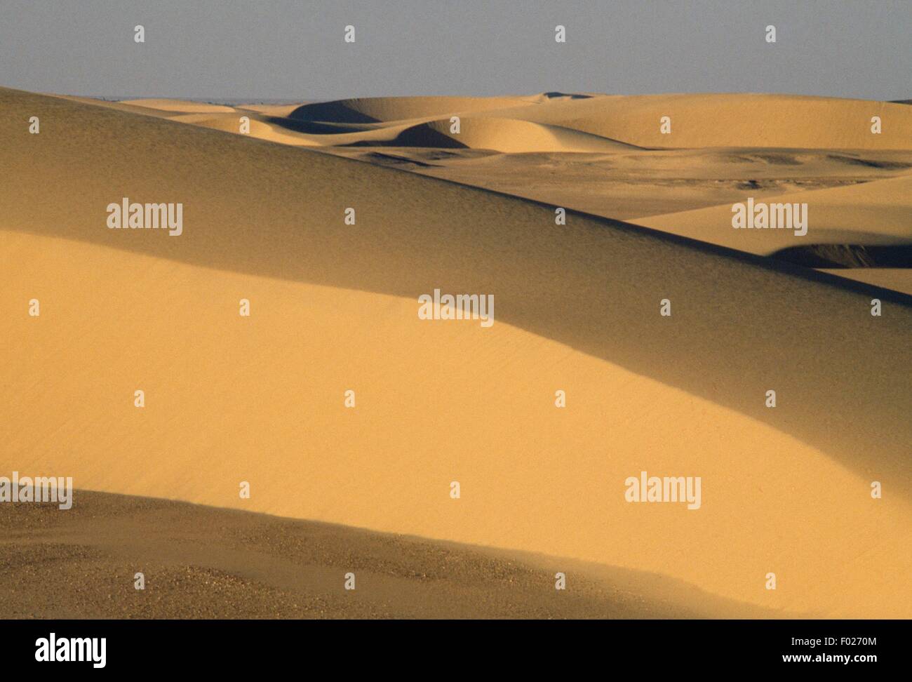 Dunes near Kharga oasis, Sahara Desert, Egypt Stock Photo - Alamy