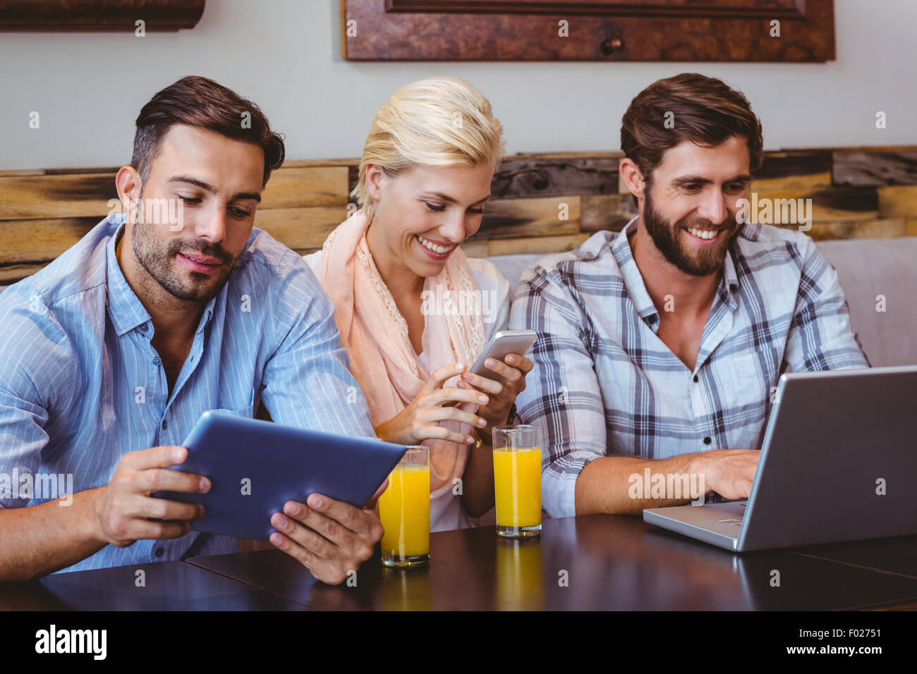 Man hanging computer hi-res stock photography and images - Alamy