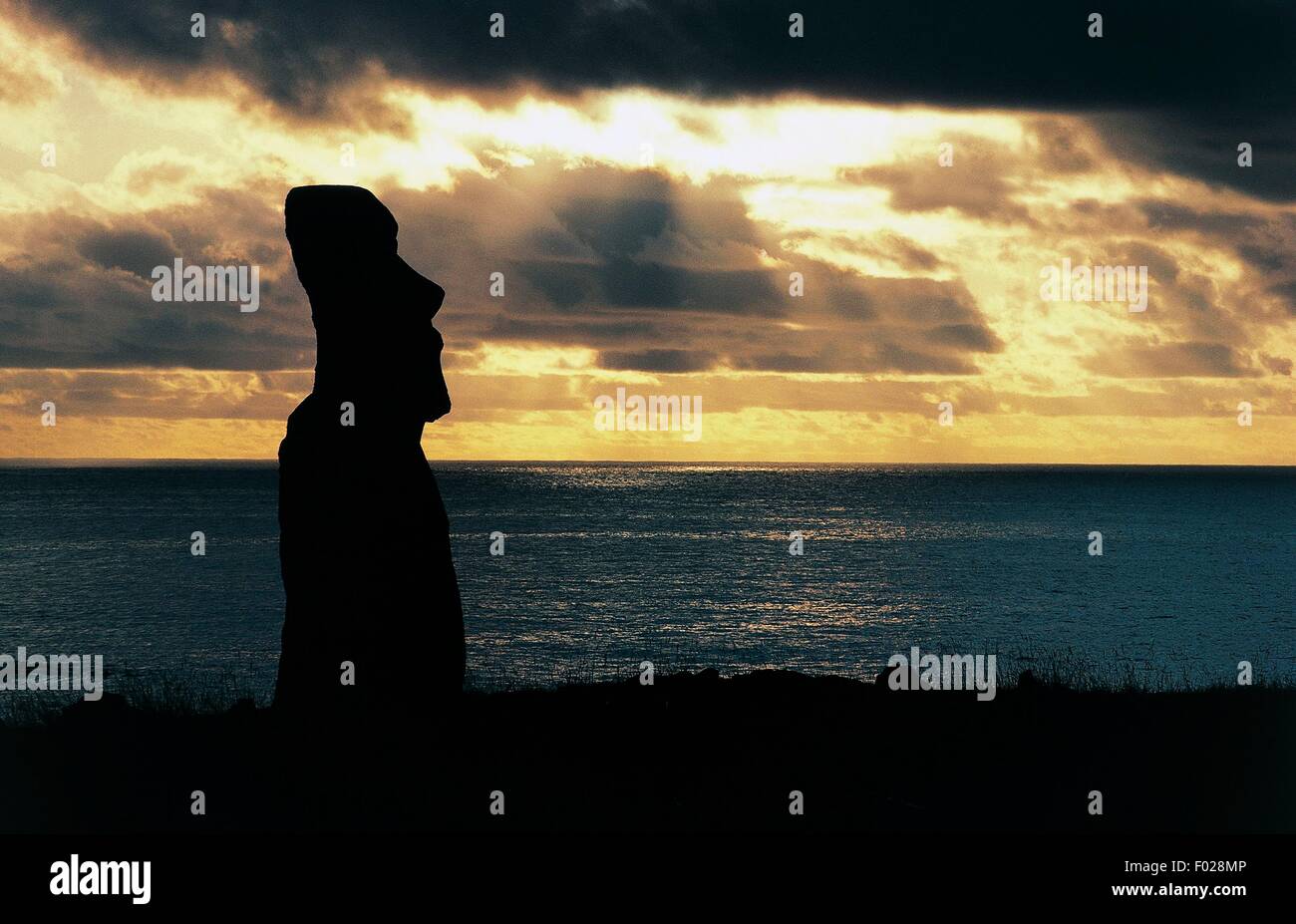 Sunset with Moai statue at Tahai, Easter Island, Chile Stock Photo - Alamy