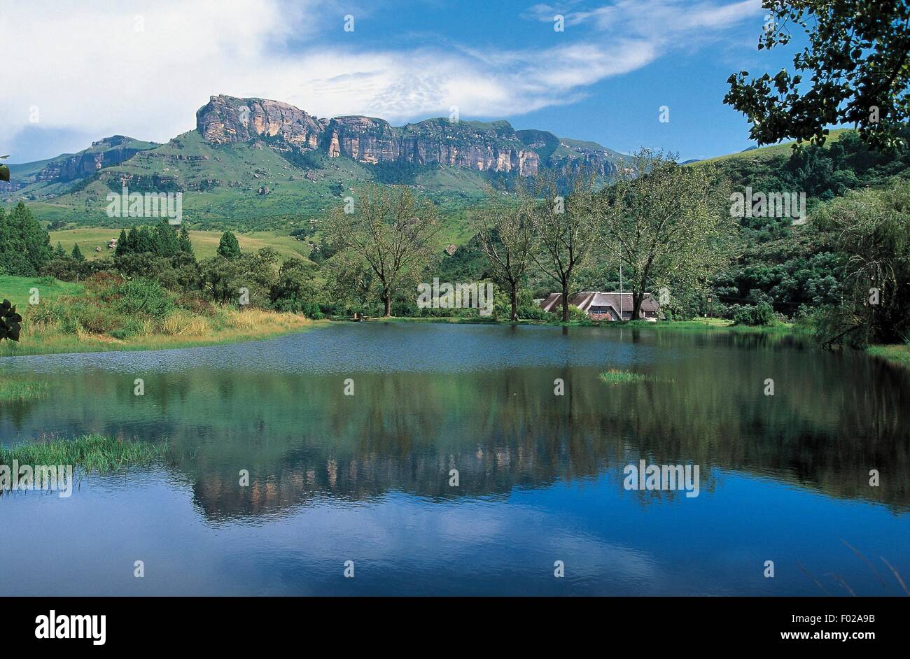 The foothills of Northern Drakensberg, uKhahlamba / Drakensberg Park ...